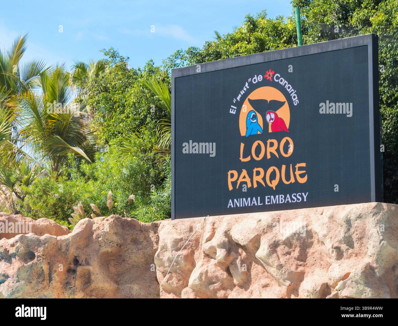 Tenerife, Spain - 31 October 2023: Loro Parque sign Stock Photo - Alamy