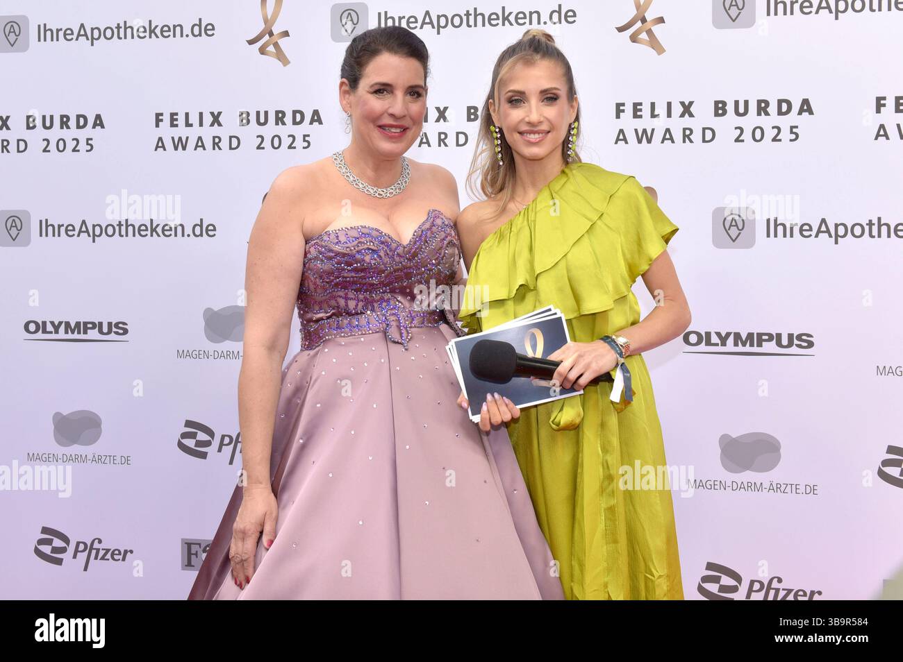 Elena Uhlig und Cathy Hummels bei der 20. Verleihung des Felix Burda ...