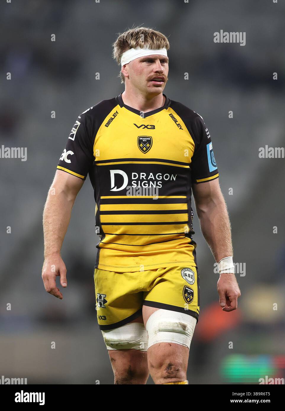 CAPE TOWN, SOUTH AFRICA - MAY 10: Aaron Wainwright of Dragons RFC ...