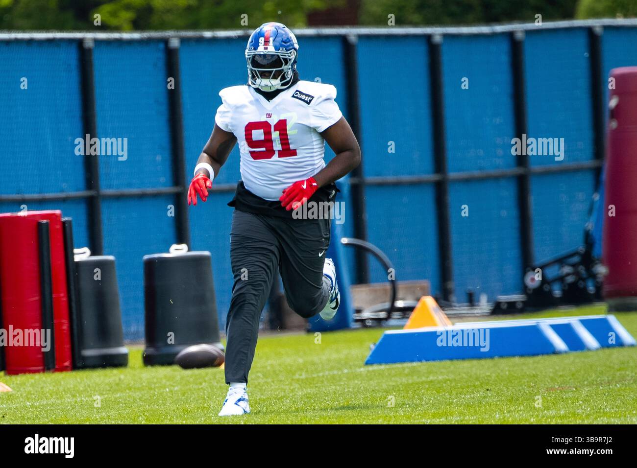 New York Giants defensive tackle Darius Alexander (91) runs drills at ...