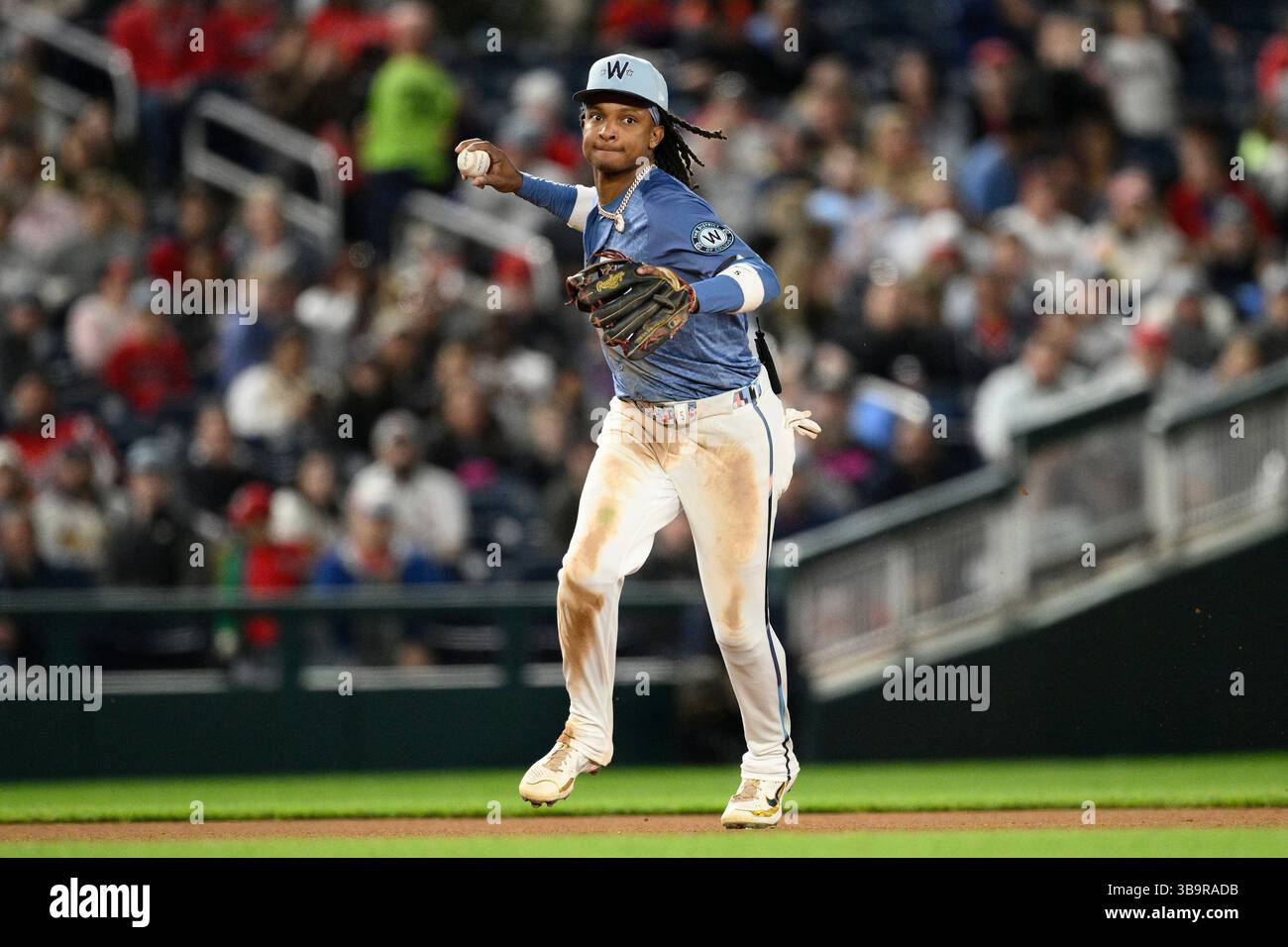 Washington Nationals shortstop CJ Abrams (5) in action during a ...