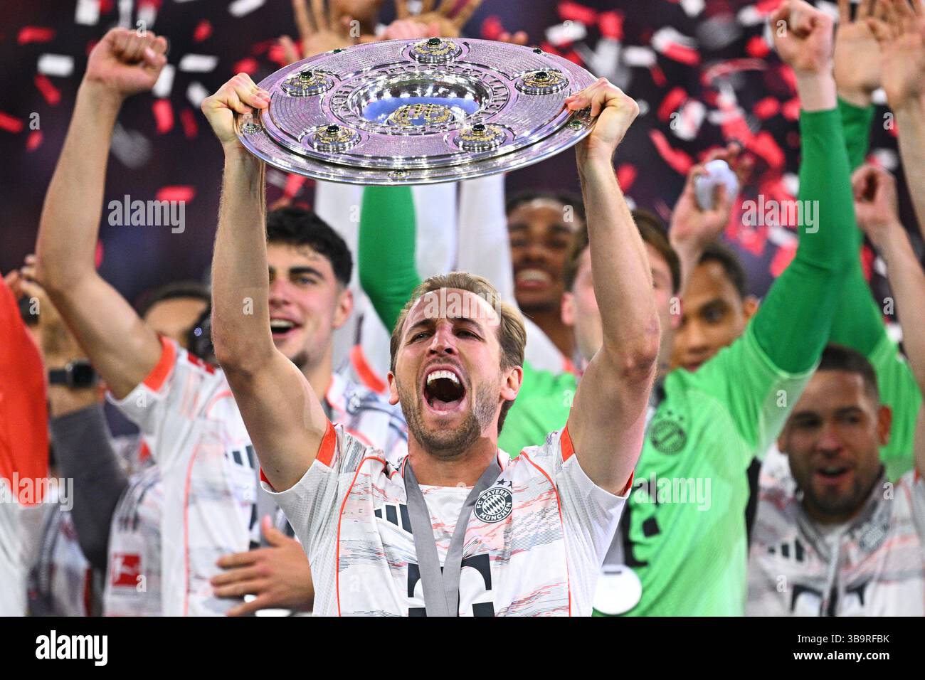 Bayern Munich's Harry Kane with The Bundesliga Meisterschale ...