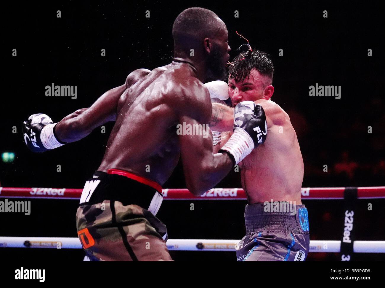 Chris Kongo loses their mouth guard during their welterweight bout ...