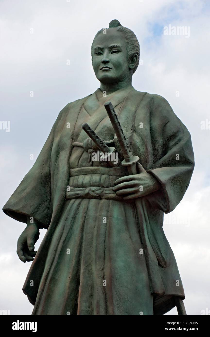 Sensei statue hi-res stock photography and images - Alamy