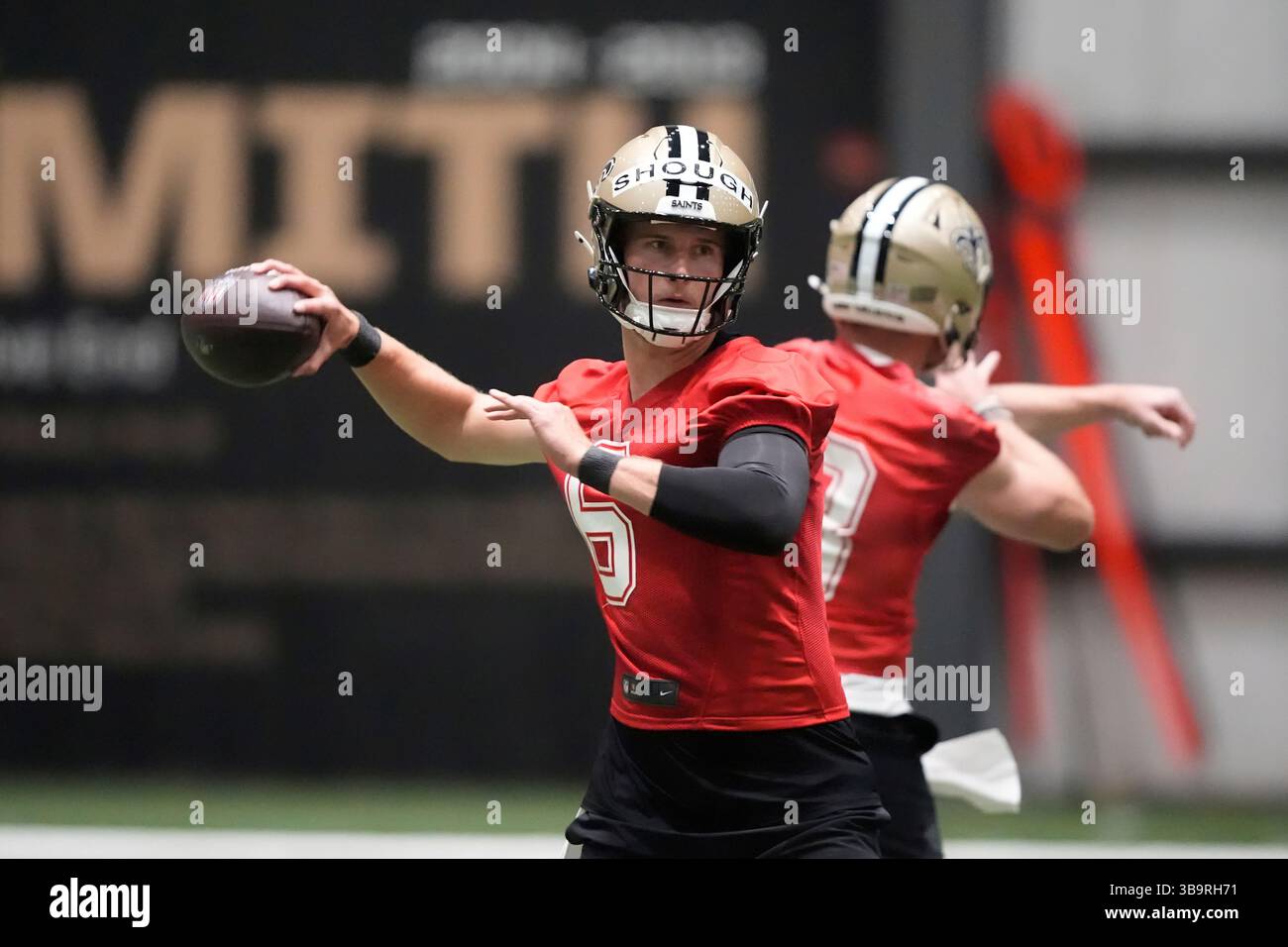 New Orleans Saints quarterback Tyler Shough (6) runs through drills ...