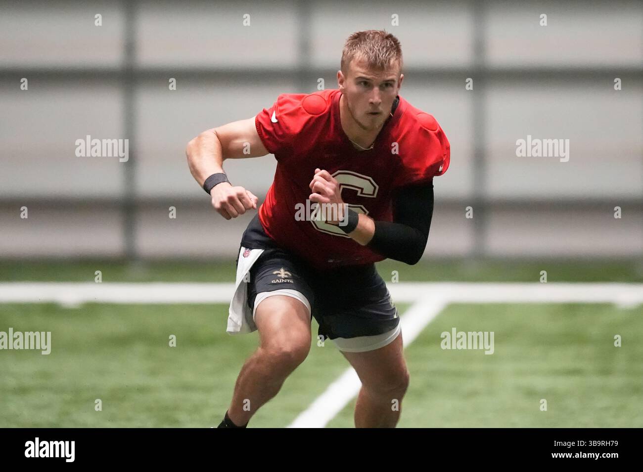 New Orleans Saints quarterback Tyler Shough (6) runs through drills ...