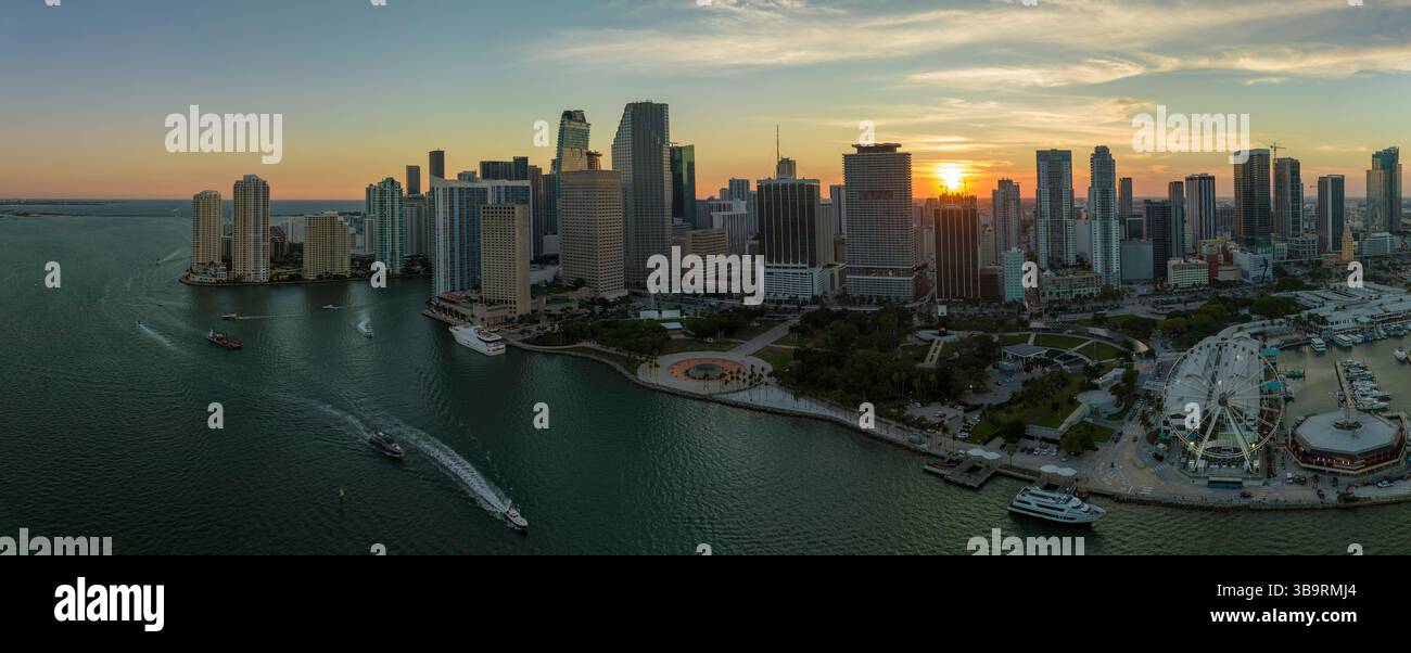 Aerial view of Skyviews Miami Observation Wheel at Bayside Marketplace ...