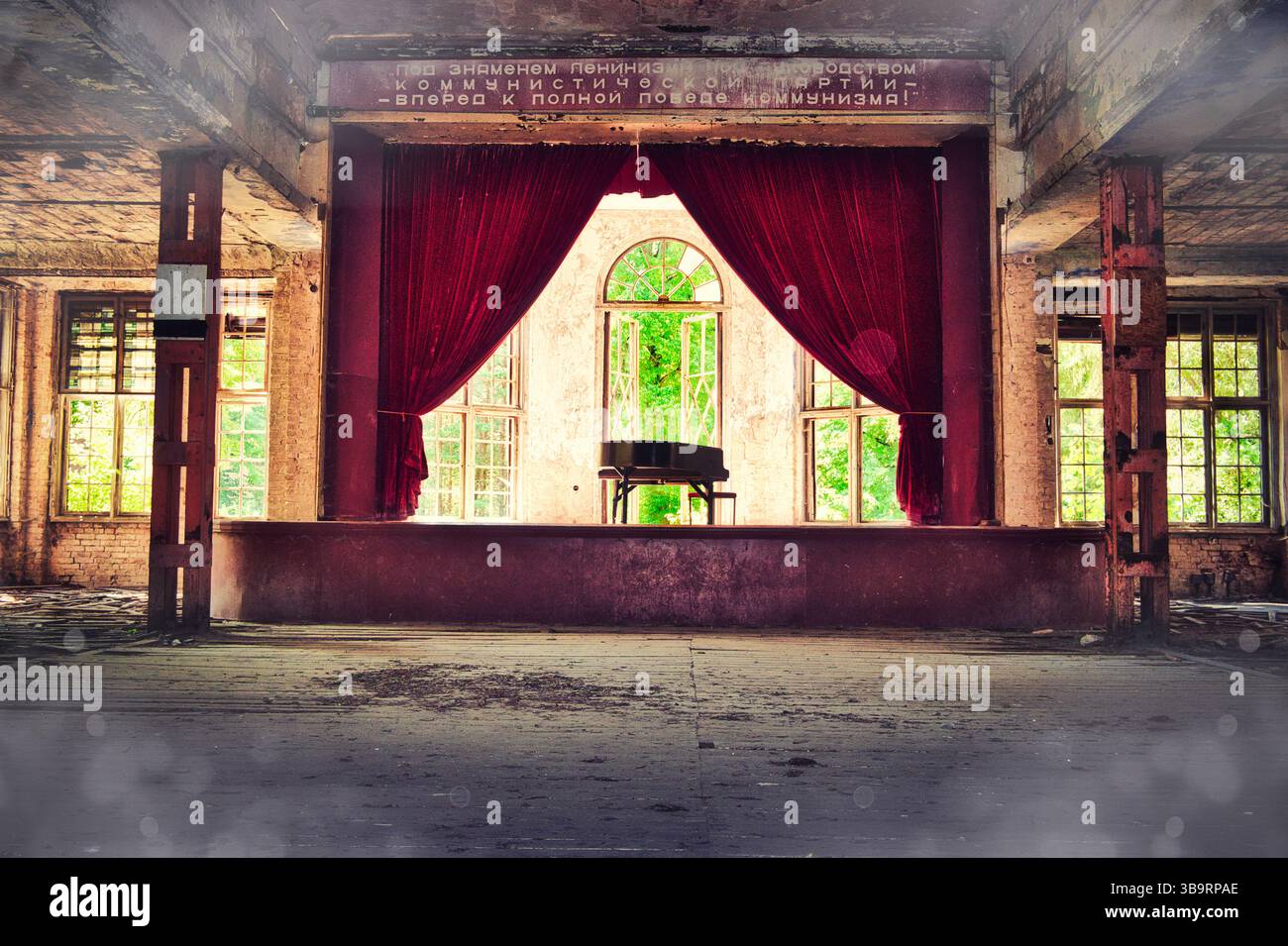 Old abandoned dirty urbex creppy lost place decay Stock Photo - Alamy