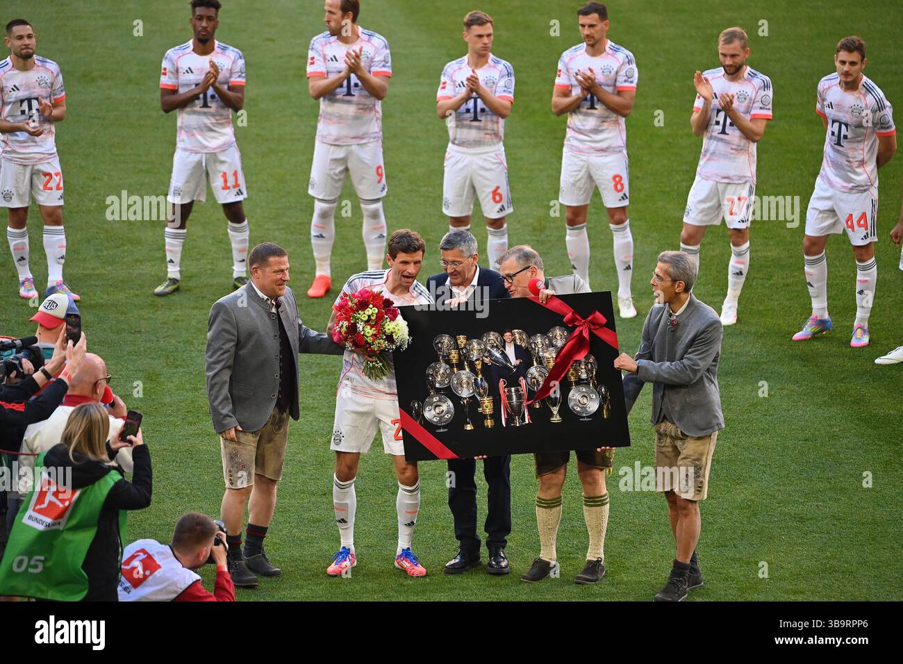 Farewell and tribute to Thomas MUELLER (MULLER, FC Bayern Munich) from ...