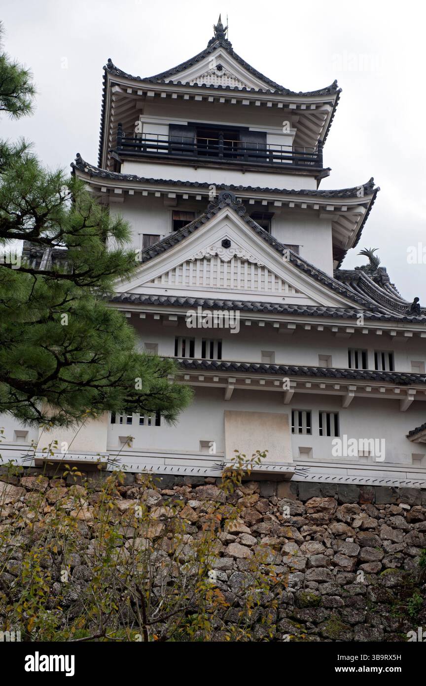The Kochi Castle (高知城) "tenshu" (main tower, main keep or donjon) is an ...