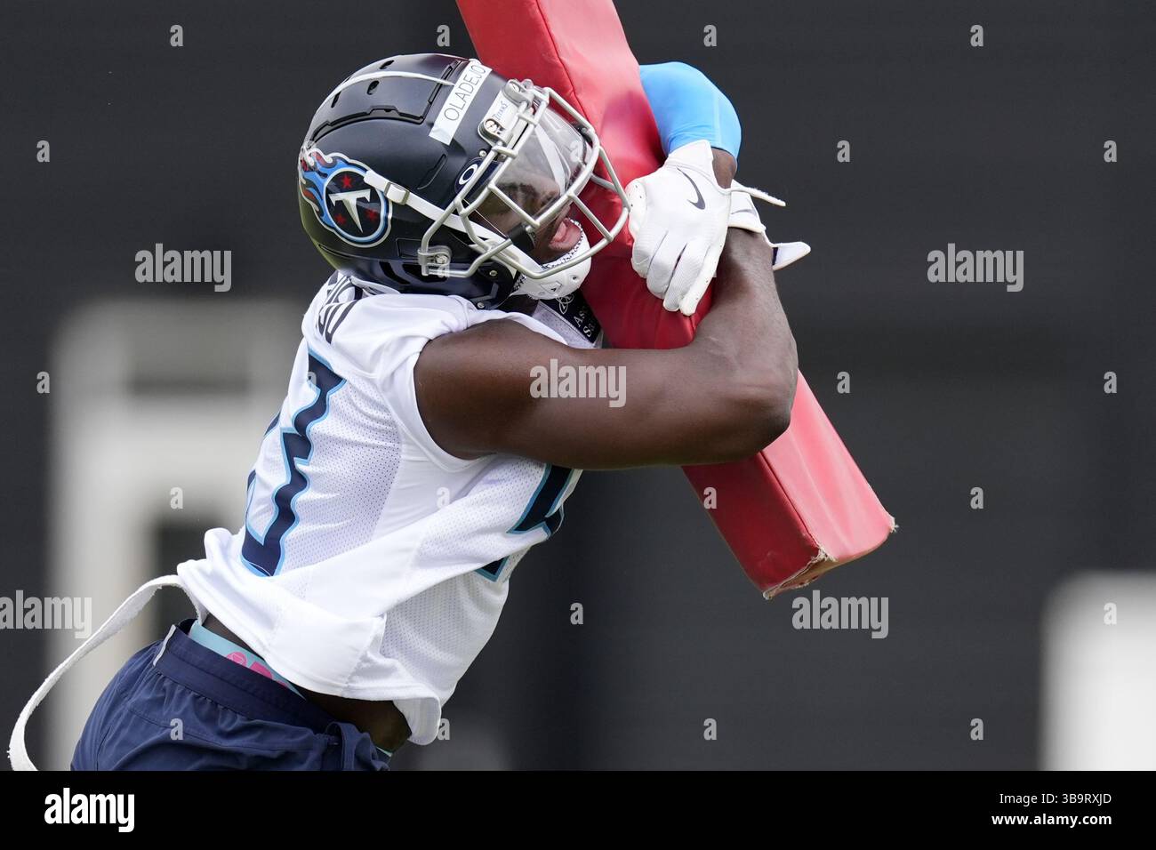 Tennessee Titans linebacker Oluwafemi Oladejo runs through a drill ...