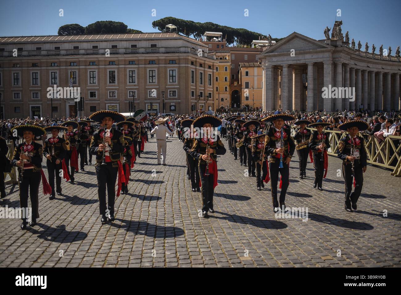 Vatican, Vatican, Vatican. 10th May, 2025. More than 50 Mexican ...