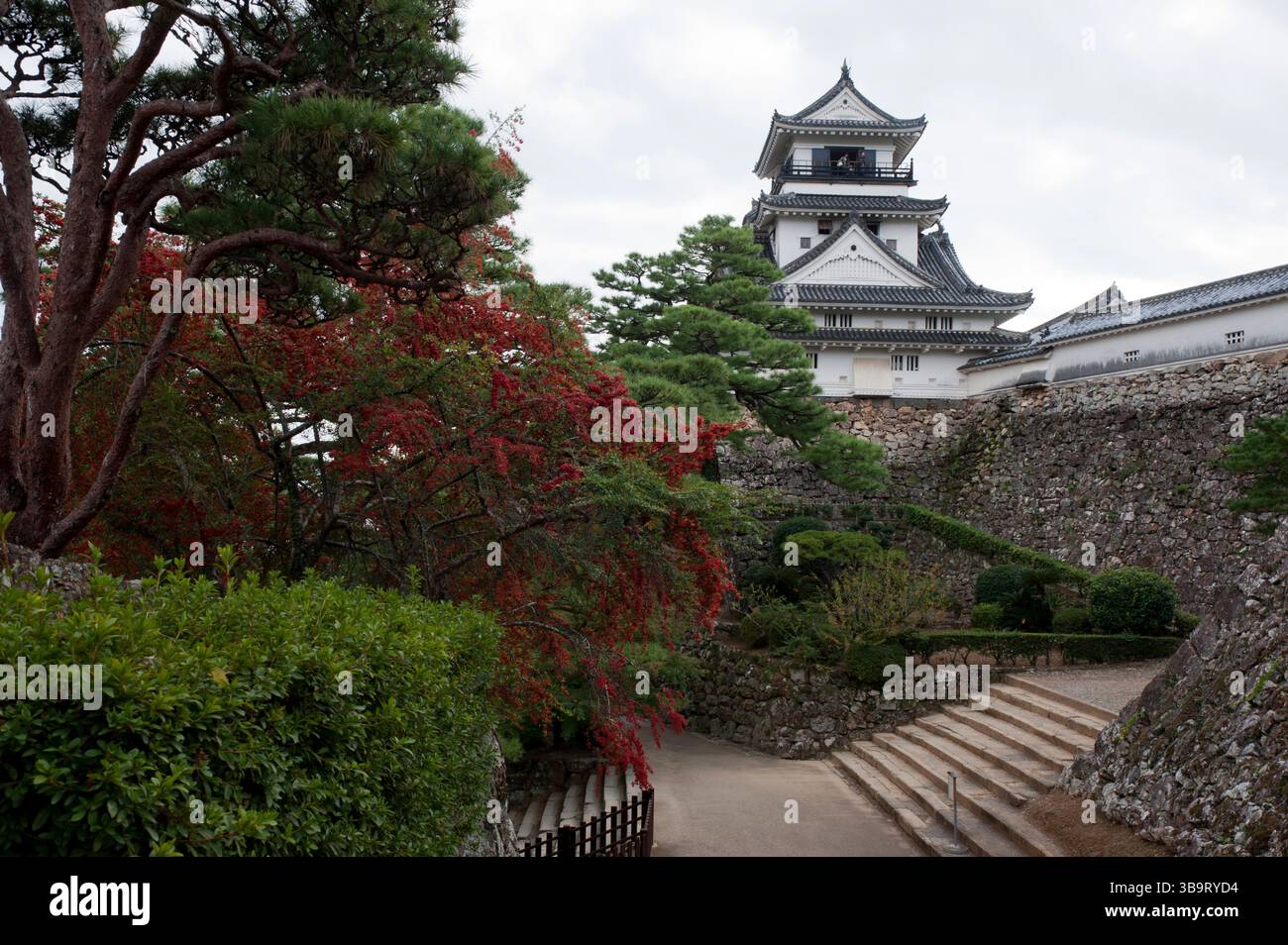 The Kochi Castle (高知城) "tenshu" (main tower, main keep or donjon) is an ...