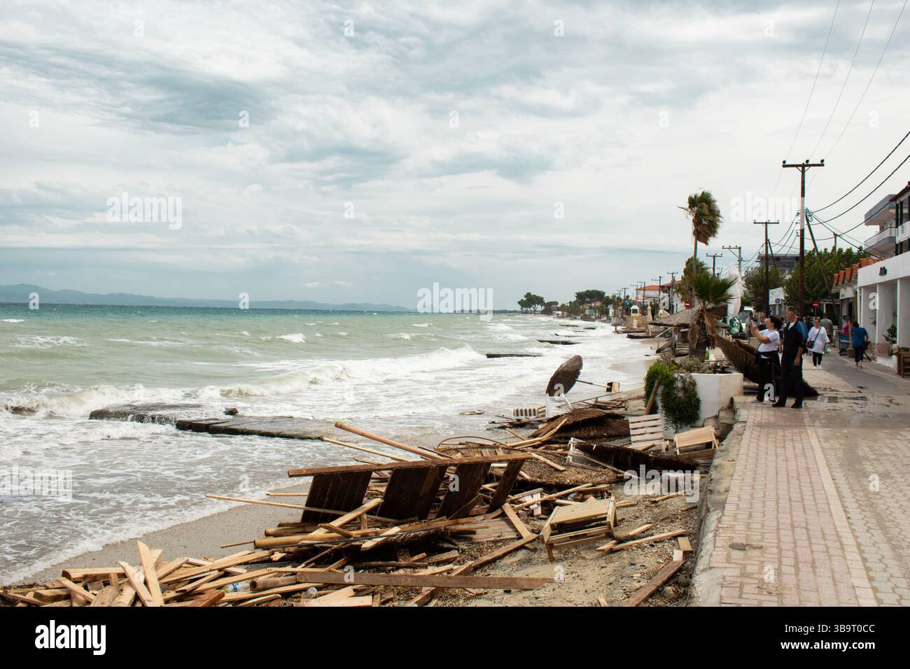 Dramatic beach scene stormy hi-res stock photography and images - Alamy