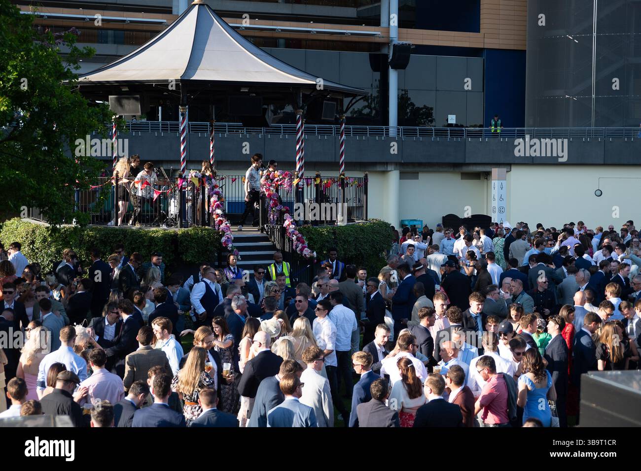 Victoria cup ascot 2025 horse racing hi-res stock photography and ...