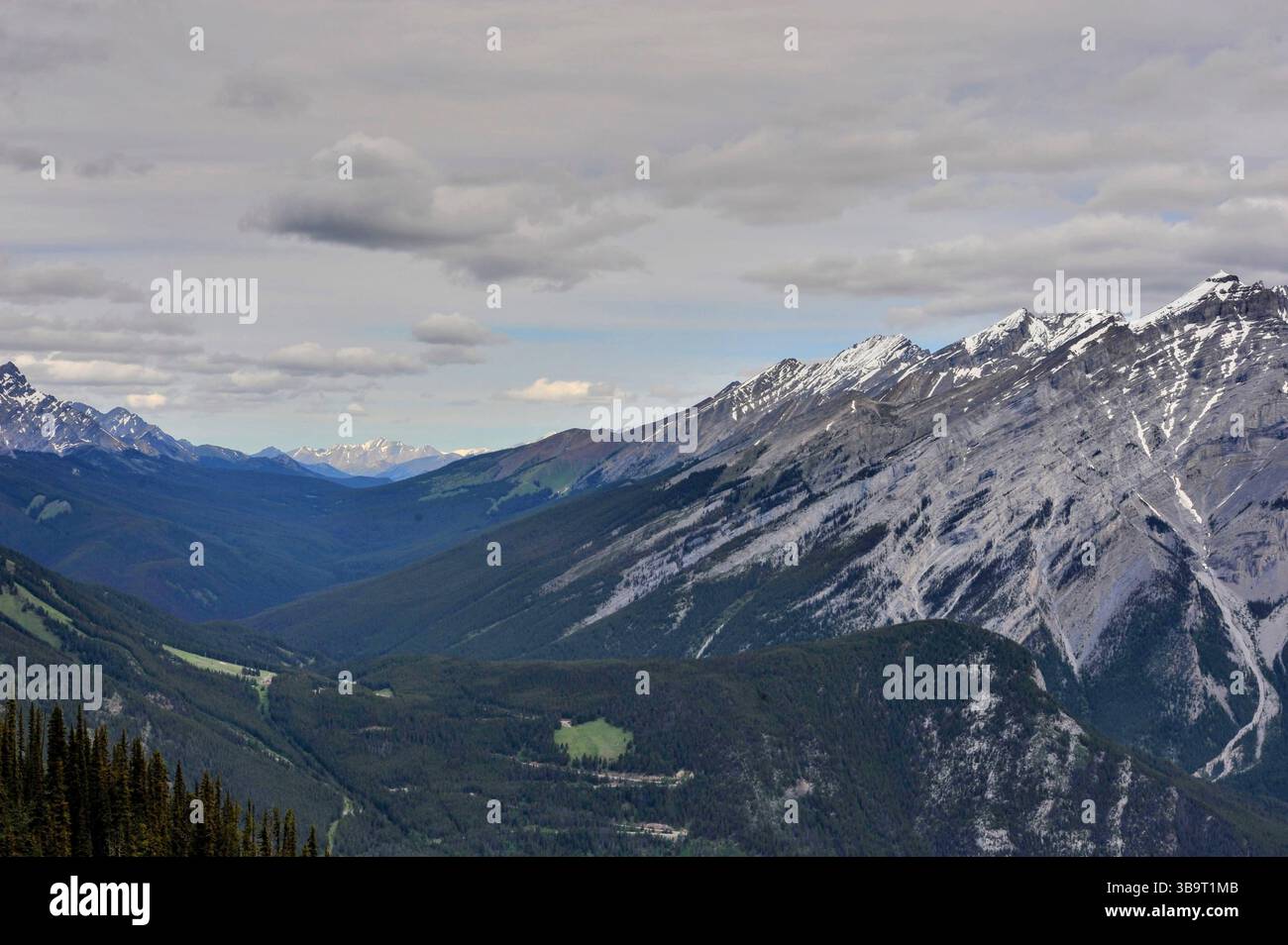 Snow dusted ridges hi-res stock photography and images - Alamy