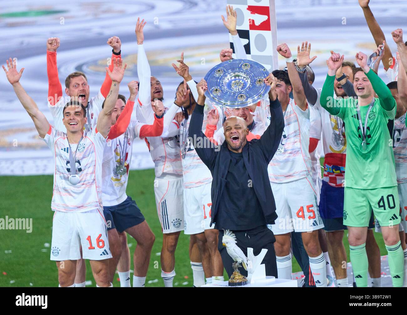 Trainer Vincent Kompany (FCB), team manager, headcoach, coach, with ...