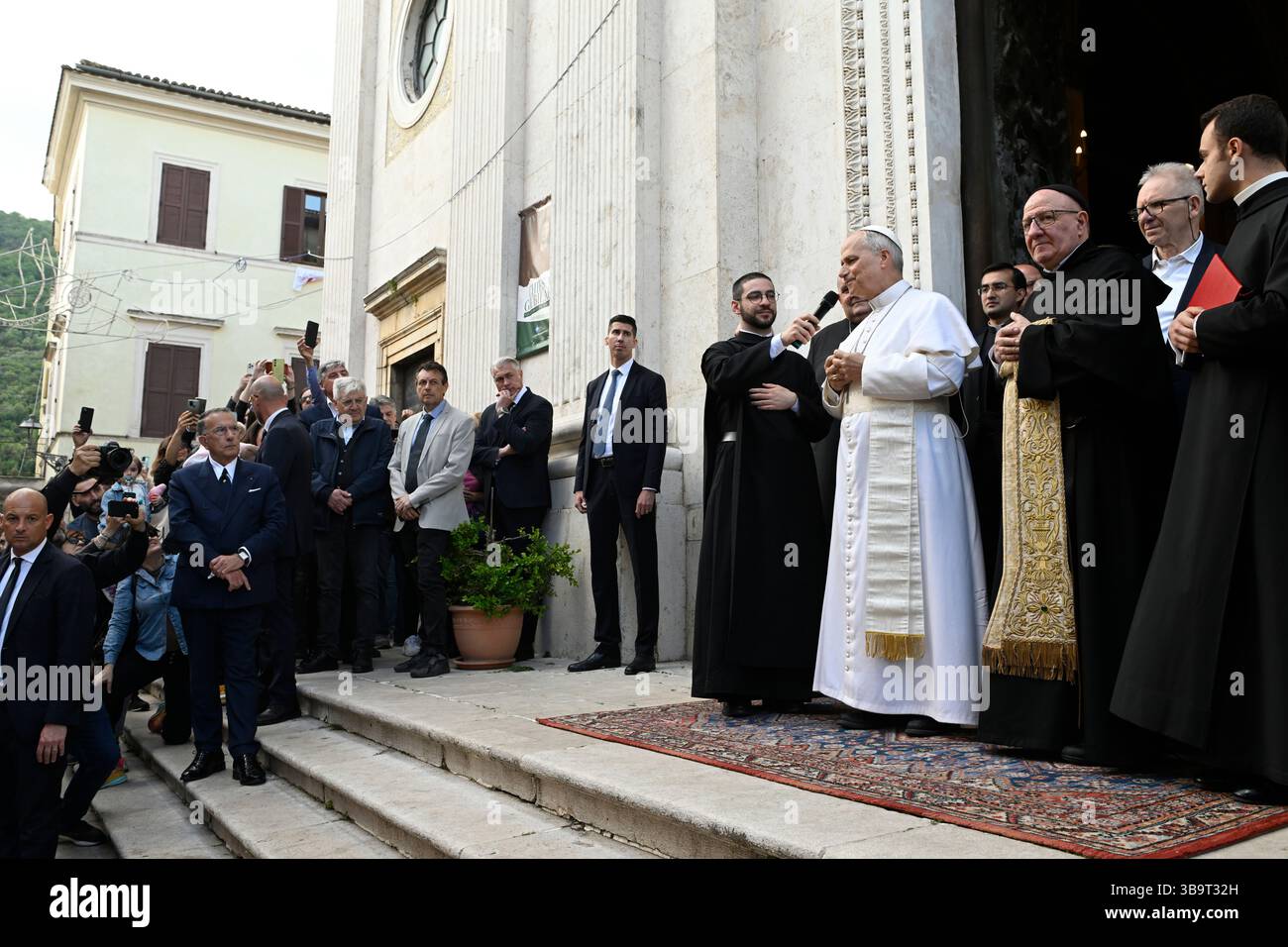 Vatican City State, Vatikanstadt. 10th May, 2025. Pope Leo XIV, Surprise visit to the sanctuary ...