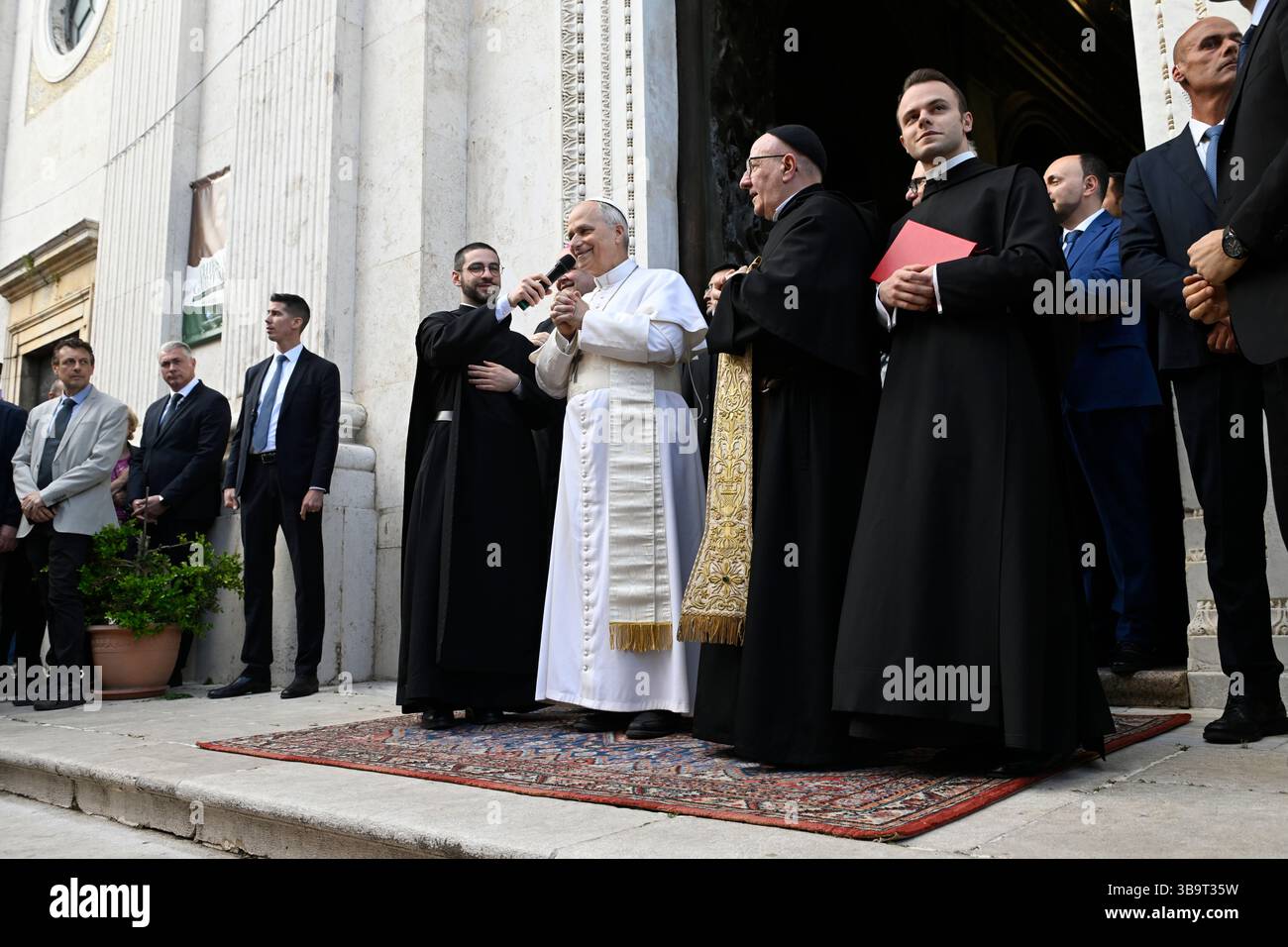 Vatican City State, Vatikanstadt. 10th May, 2025. Pope Leo XIV, Surprise visit to the sanctuary ...
