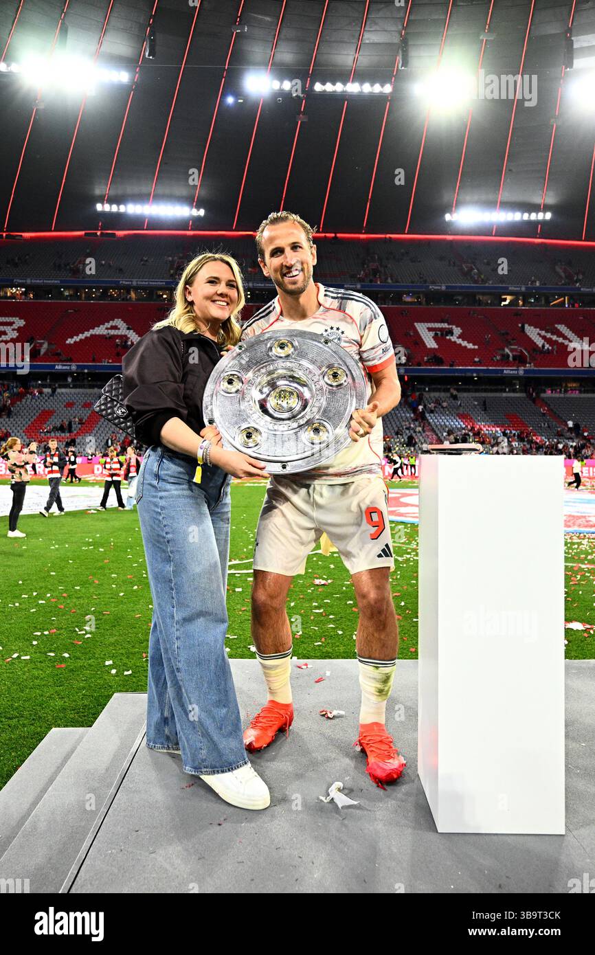 Bayern Munich's Harry Kane and wife Katie Goodland with The Bundesliga ...