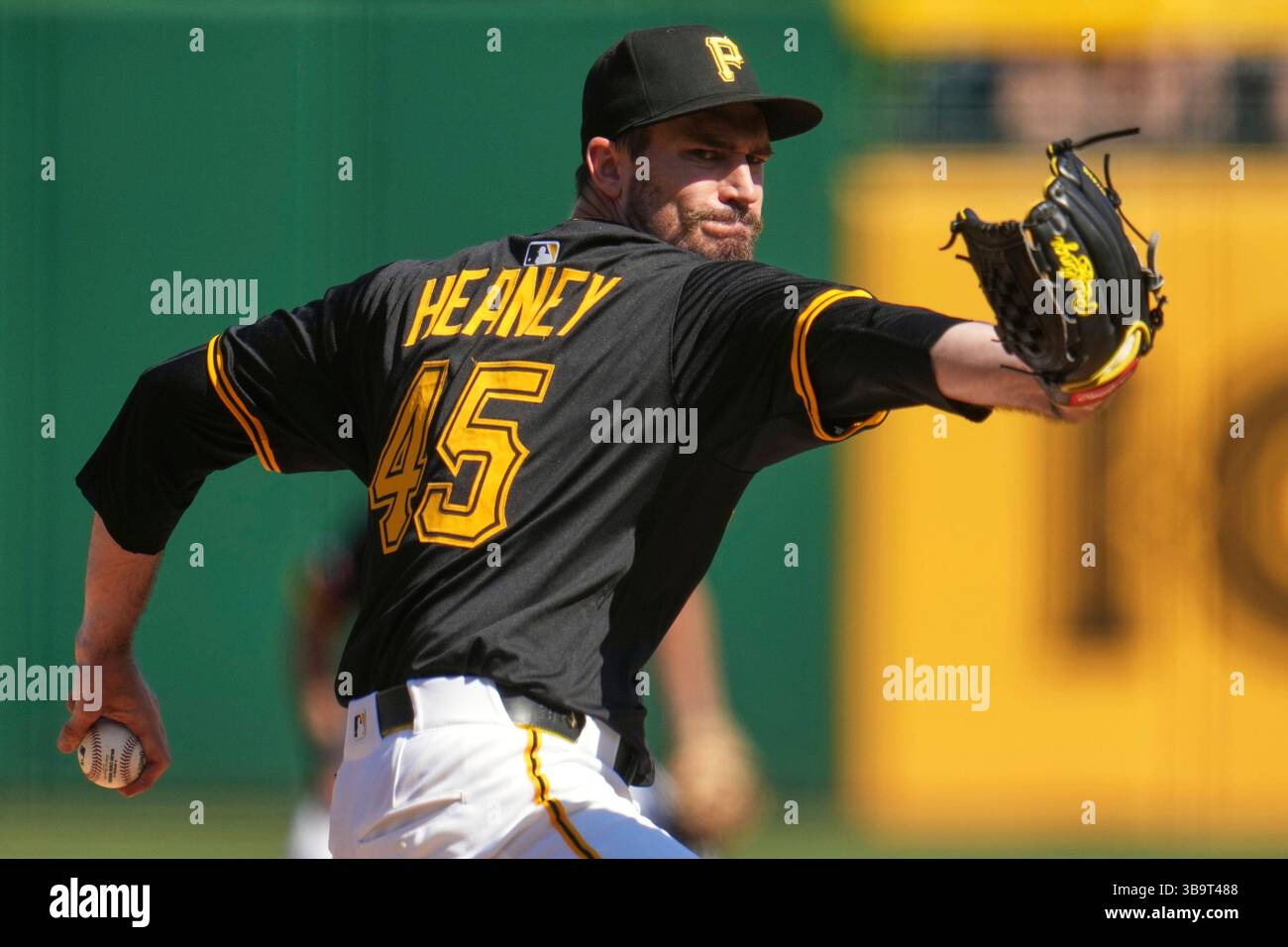 Pittsburgh Pirates pitcher Andrew Heaney delivers during the first ...
