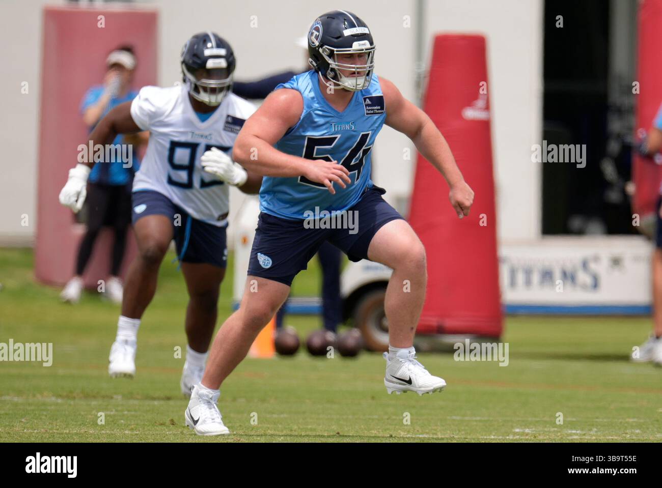 Tennessee Titans guard Jackson Slater (64) warms up during the NFL ...
