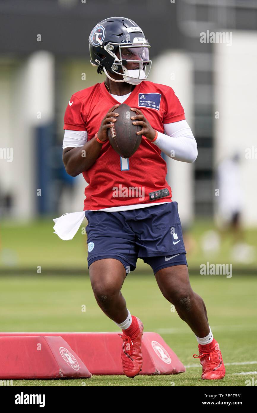 Tennessee Titans quarterback Cam Ward (1) runs through a drill during the NFL football team's ...
