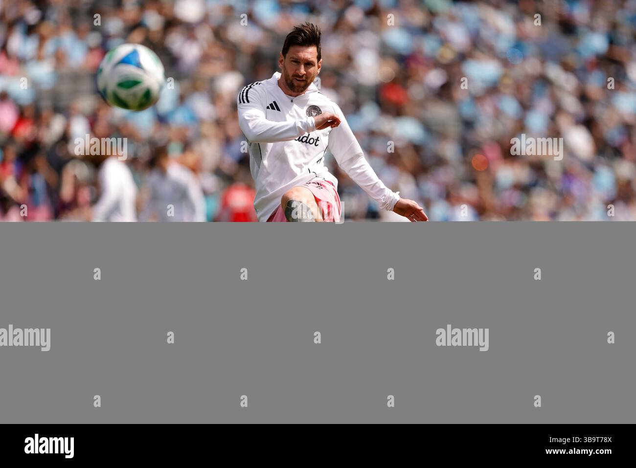 SAINT PAUL, MN - MAY 10: Inter Miami forward Lionel Messi (10) warms up ...