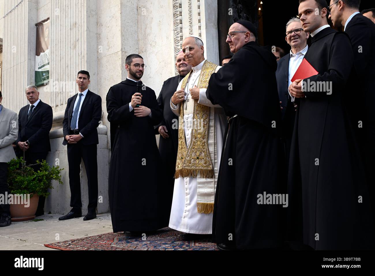 Vatican City State, Vatikanstadt. 10th May, 2025. Pope Leo XIV, Surprise visit to the sanctuary ...