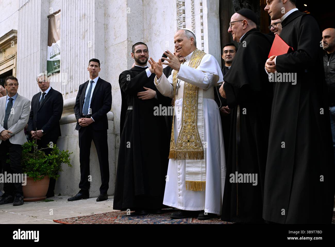 Vatican City State, Vatikanstadt. 10th May, 2025. Pope Leo XIV, Surprise visit to the sanctuary ...
