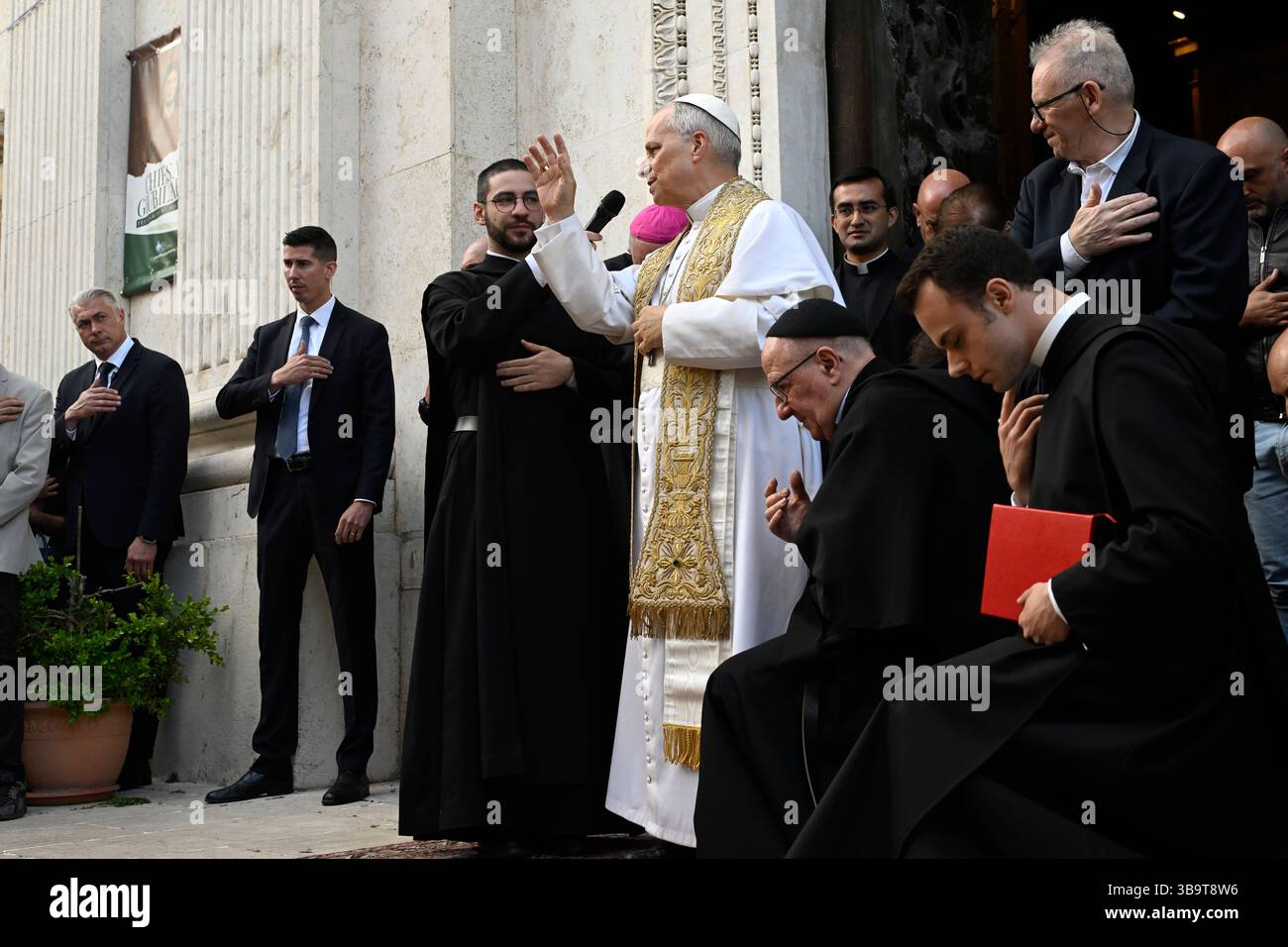 Vatican City State, Vatikanstadt. 10th May, 2025. Pope Leo XIV, Surprise visit to the sanctuary ...