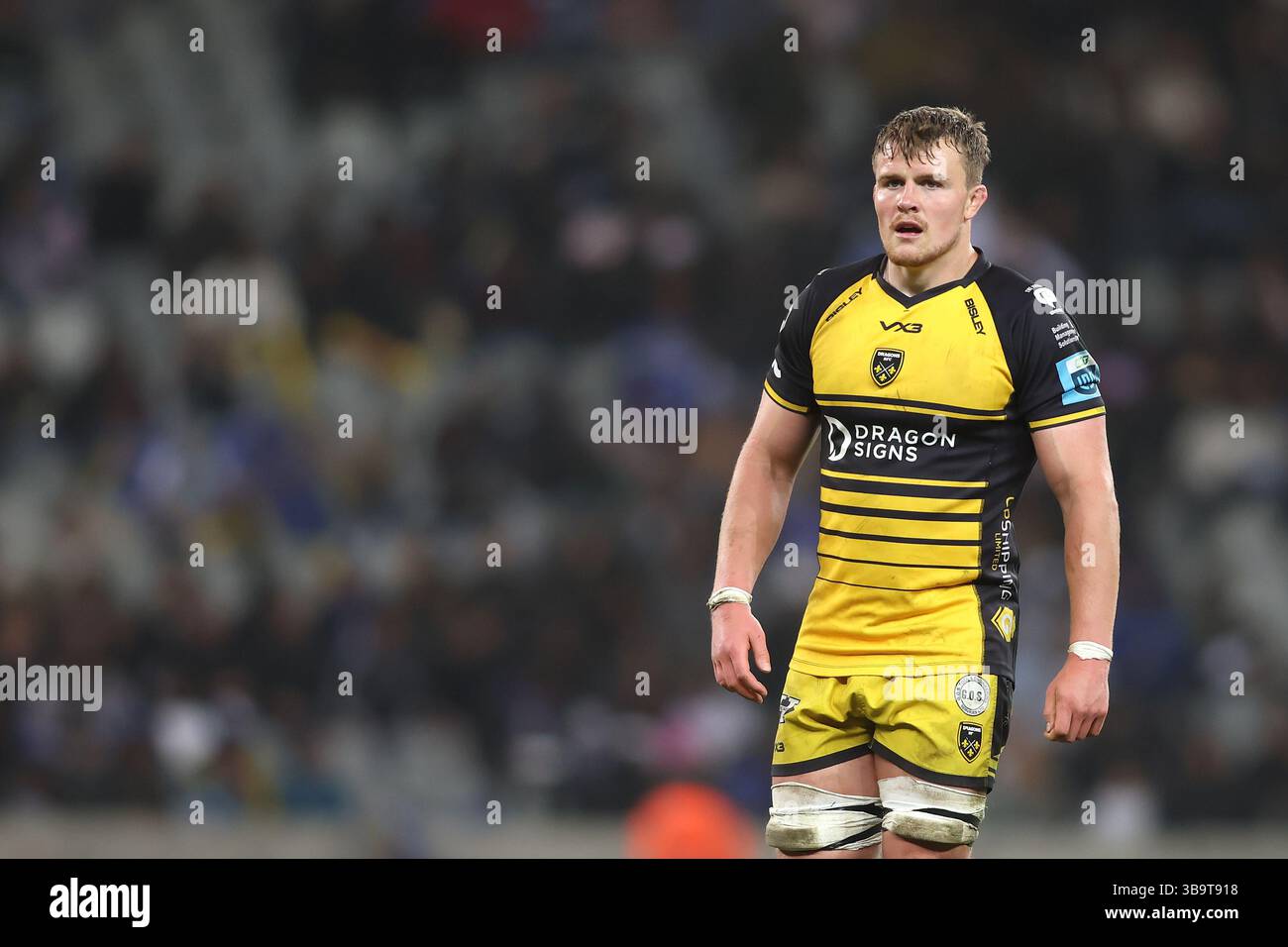 CAPE TOWN, SOUTH AFRICA - MAY 10: Shane Lewis-Hughes of Dragons RFC ...