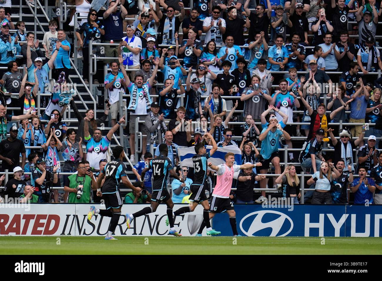 Minnesota United defender Anthony Markanich (13) celebrates after ...