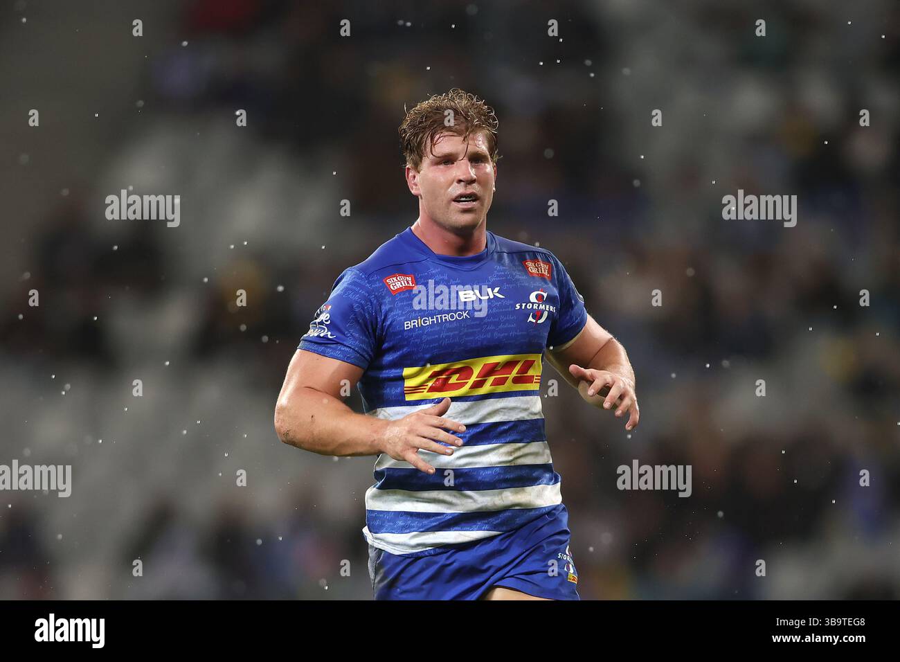 CAPE TOWN, SOUTH AFRICA - MAY 10: Evan Roos of DHL Stormers during the ...
