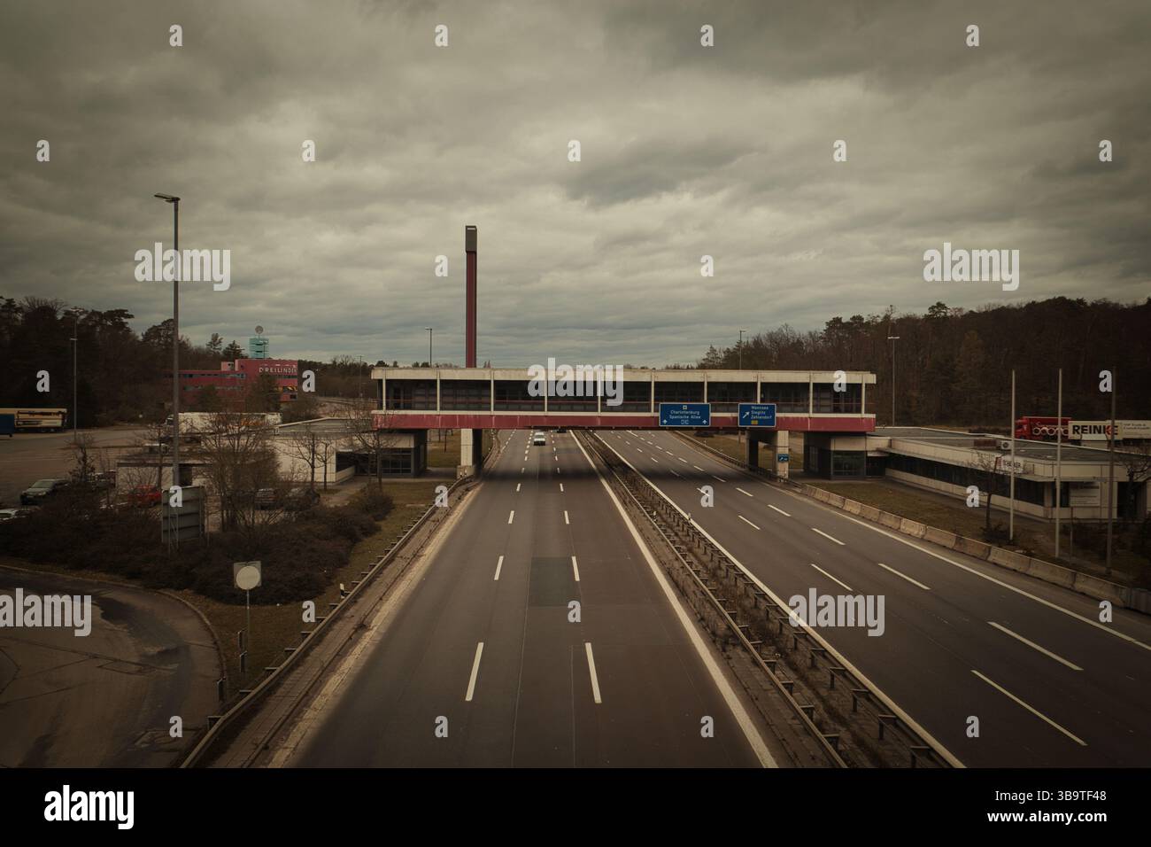 Empty highway without cars Stock Photo - Alamy