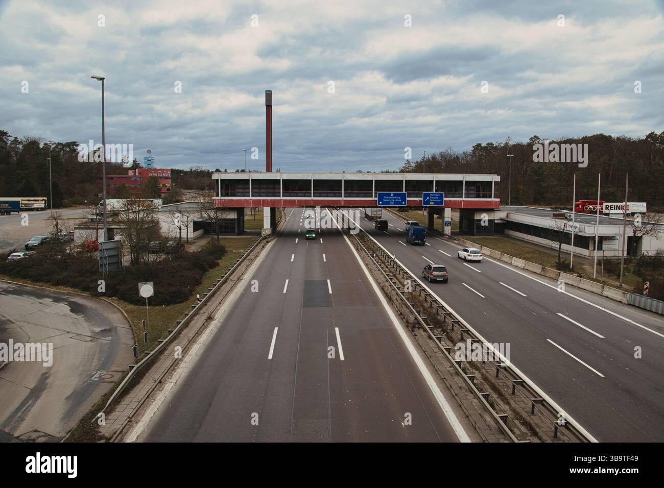 Empty highway without cars Stock Photo - Alamy