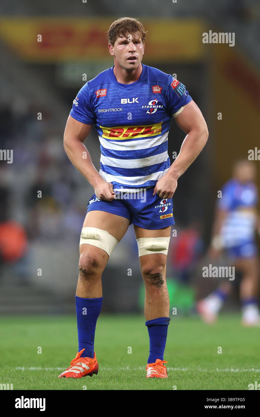 CAPE TOWN, SOUTH AFRICA - MAY 10: Evan Roos of DHL Stormers during the ...