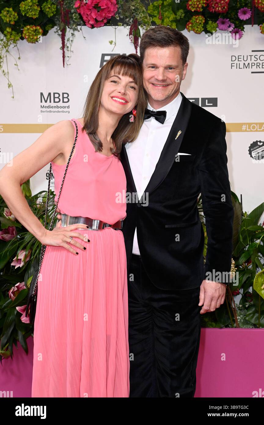 Caroline Rosales und Benjamin Herrmann bei der 75. Verleihung des ...