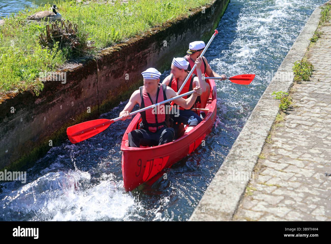Wassersport und Naturschutz im Konflikt Eine Bootsrutsche nahe der Wehranlage in Bochum ...