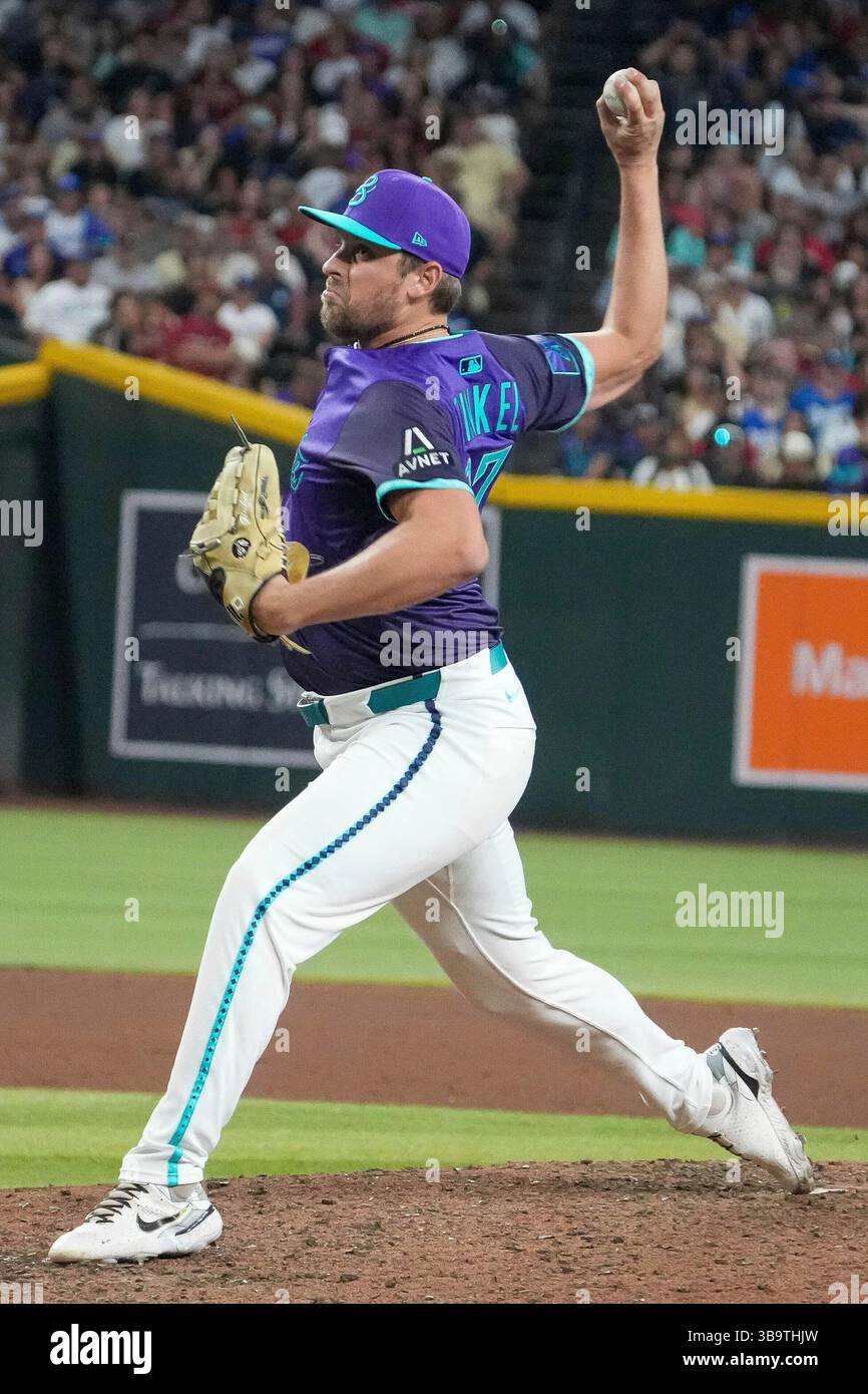 Arizona Diamondbacks pitcher Kevin Ginkel (37) throws against the Los ...