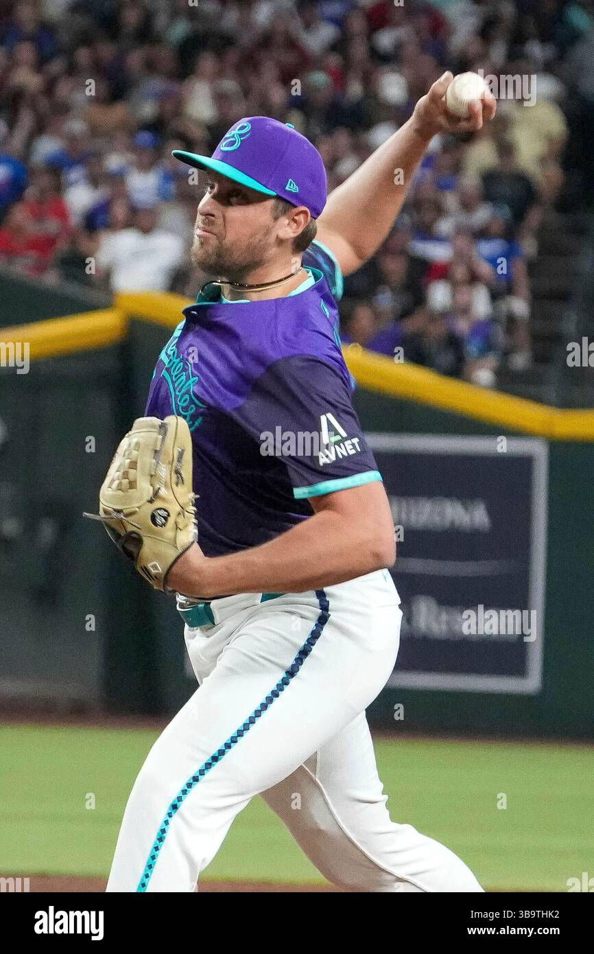 Arizona Diamondbacks pitcher Kevin Ginkel (37) throws against the Los ...