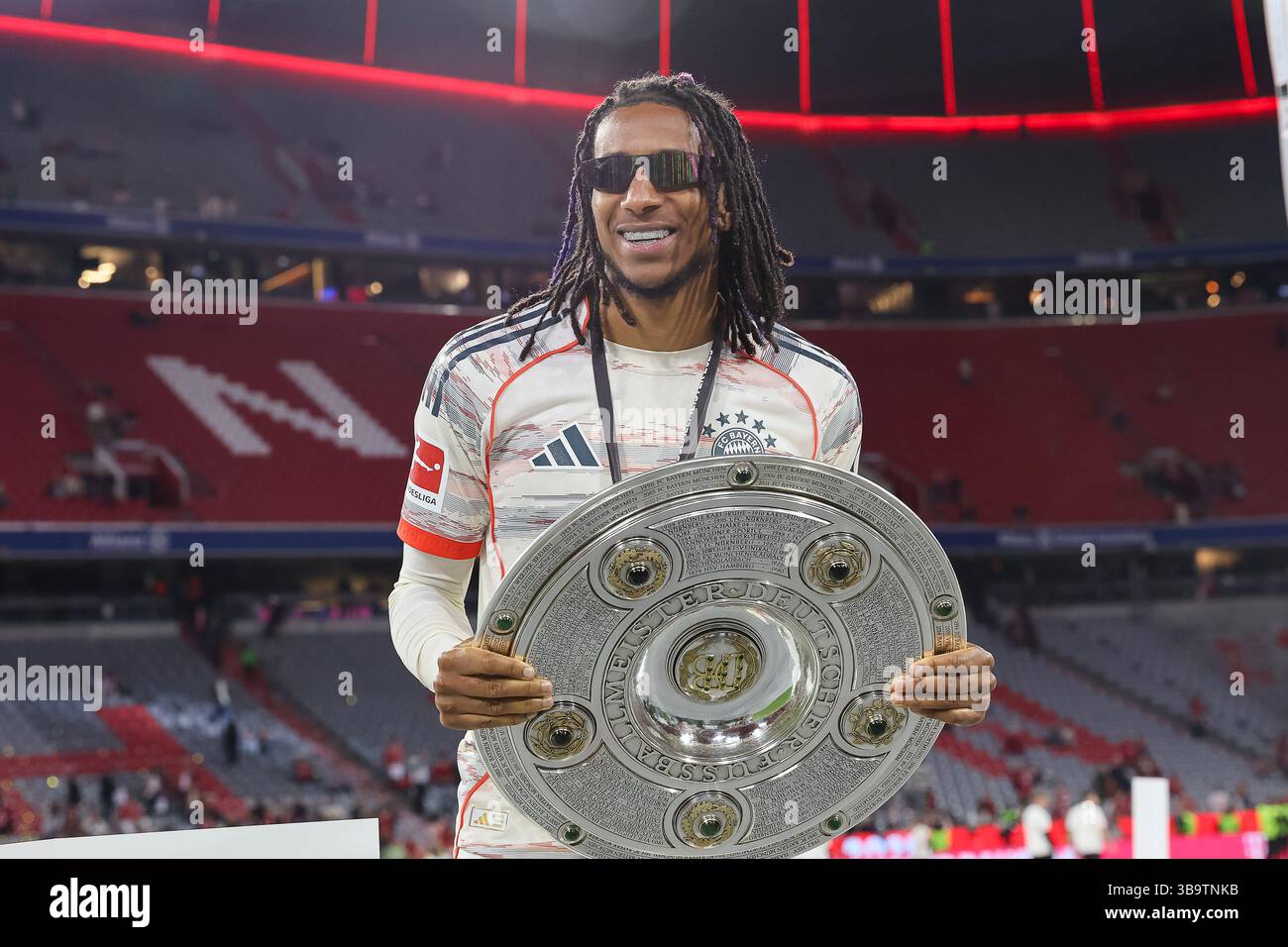 Muenchen, Deutschland. 10th May, 2025. Michael Olise (FC Bayern ...