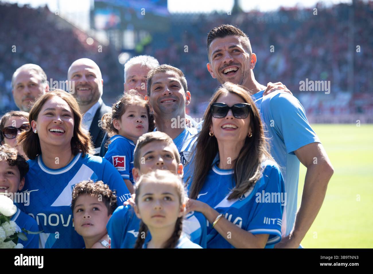 Anthony LOSILLA (BO) with his wife Lauriane and their children Giulian ...