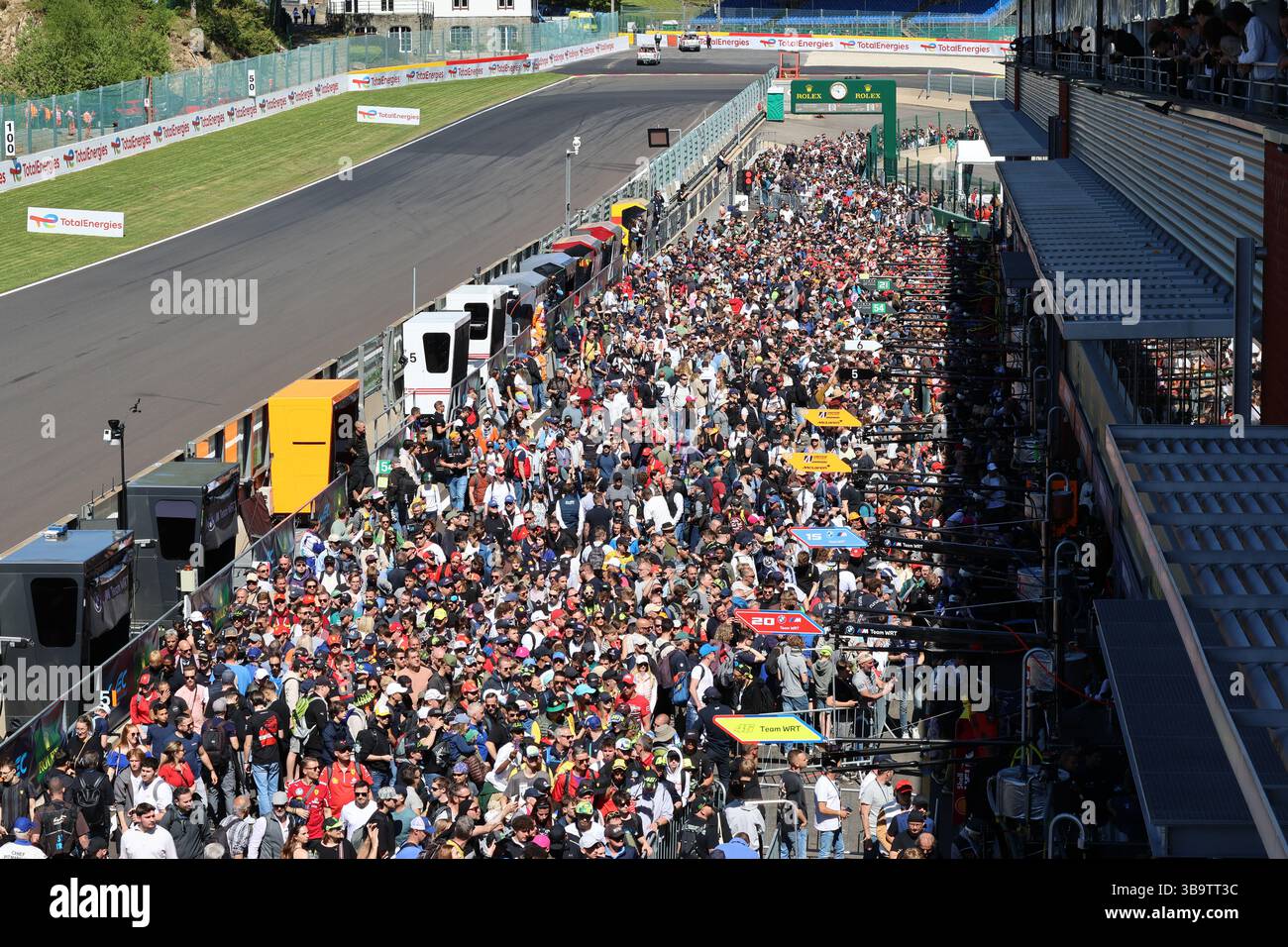 Fans pack the pit lane to meet teams and drivers during the pit walk ...