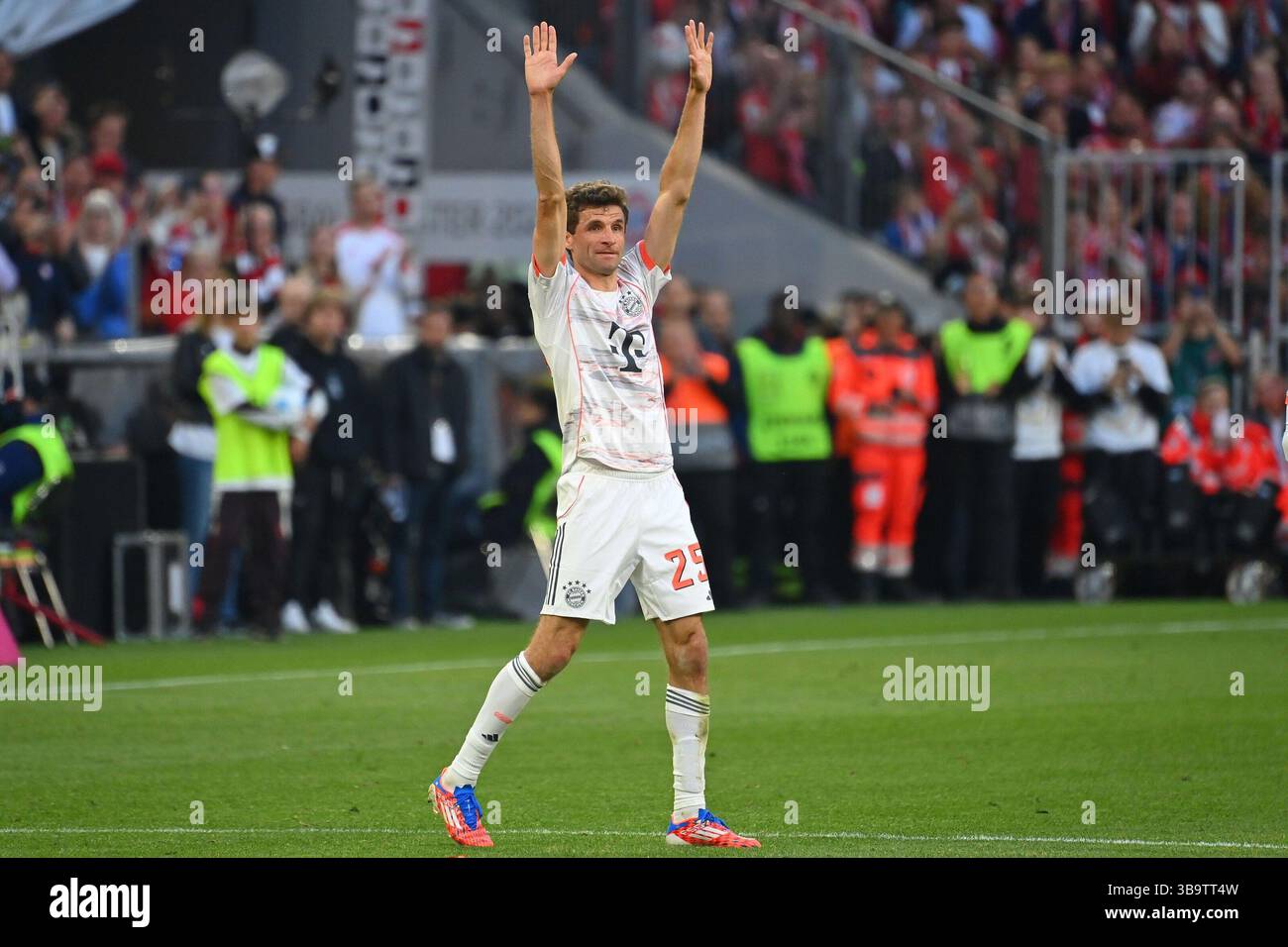 Munich, Deutschland. 10th May, 2025. Thomas MUELLER (M?LLER, FC Bayern Munich) says goodbye ...