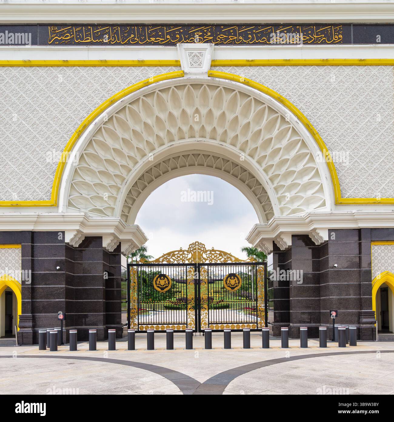 Ornate main gate and archway of the Istana Negara, National Palace ...