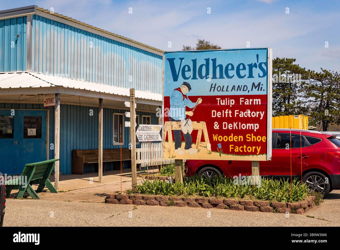 Holland, MI, USA - 04-24-2025: Photo of Veldheers Wooden Shoe Factory ...