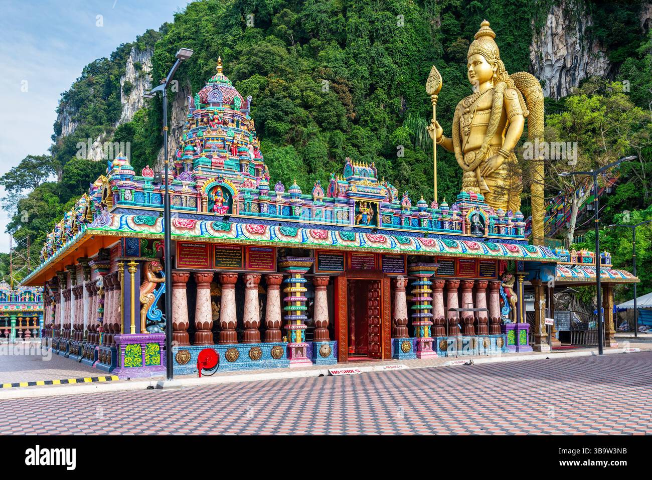 Colorful Sri Subramaniar Swamy Hindu Temple and giant golden Lord ...