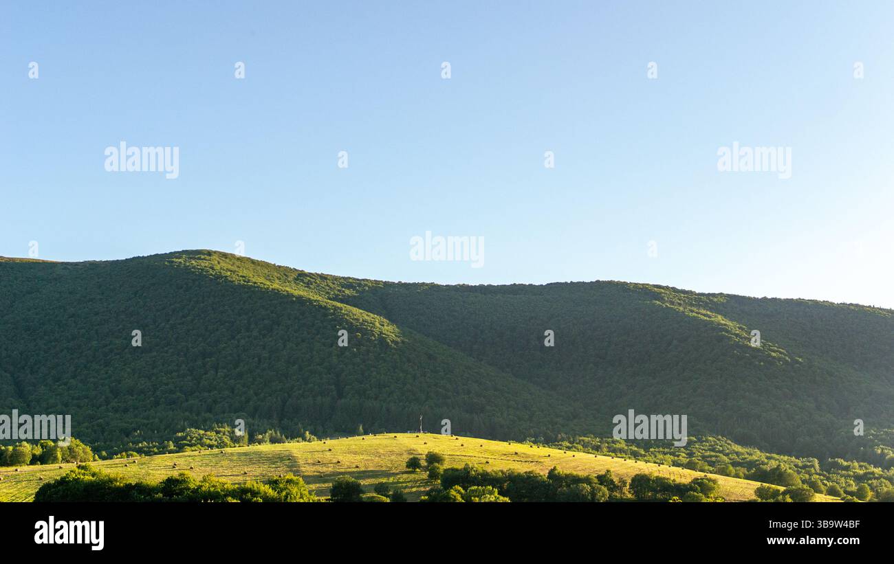 Daylight and nature and hills hi-res stock photography and images - Alamy