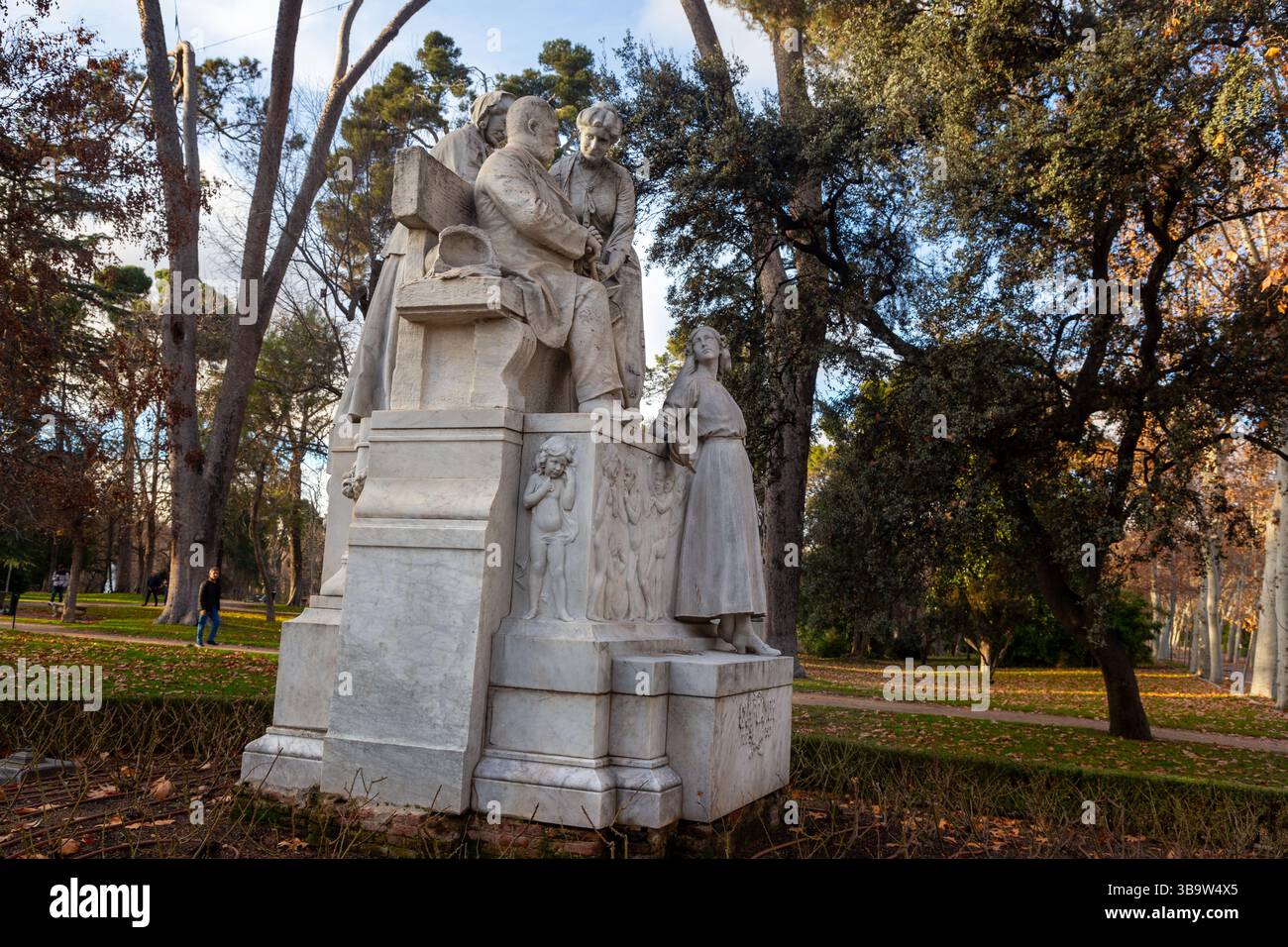 Ramon Maria Campoamor Monument Statue Memorial, Urban El Retiro Park ...